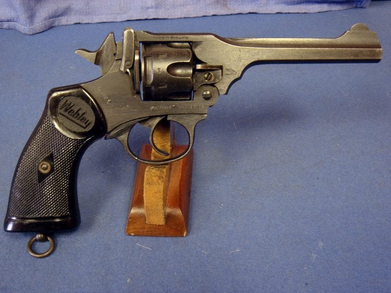 SOLD BRITISH WW2 WEBLEY MARK IV 38/200 REVOLVER VERY SHARP - Pre98 Antiques