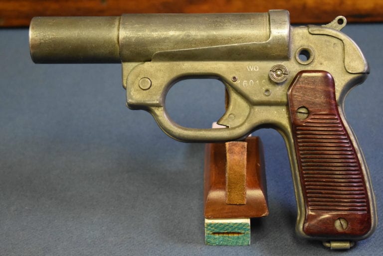 SOLD EXCEPTIONAL GERMAN WW2 LEUCHPISTOLE 42 FLARE GUN........FINEST ...