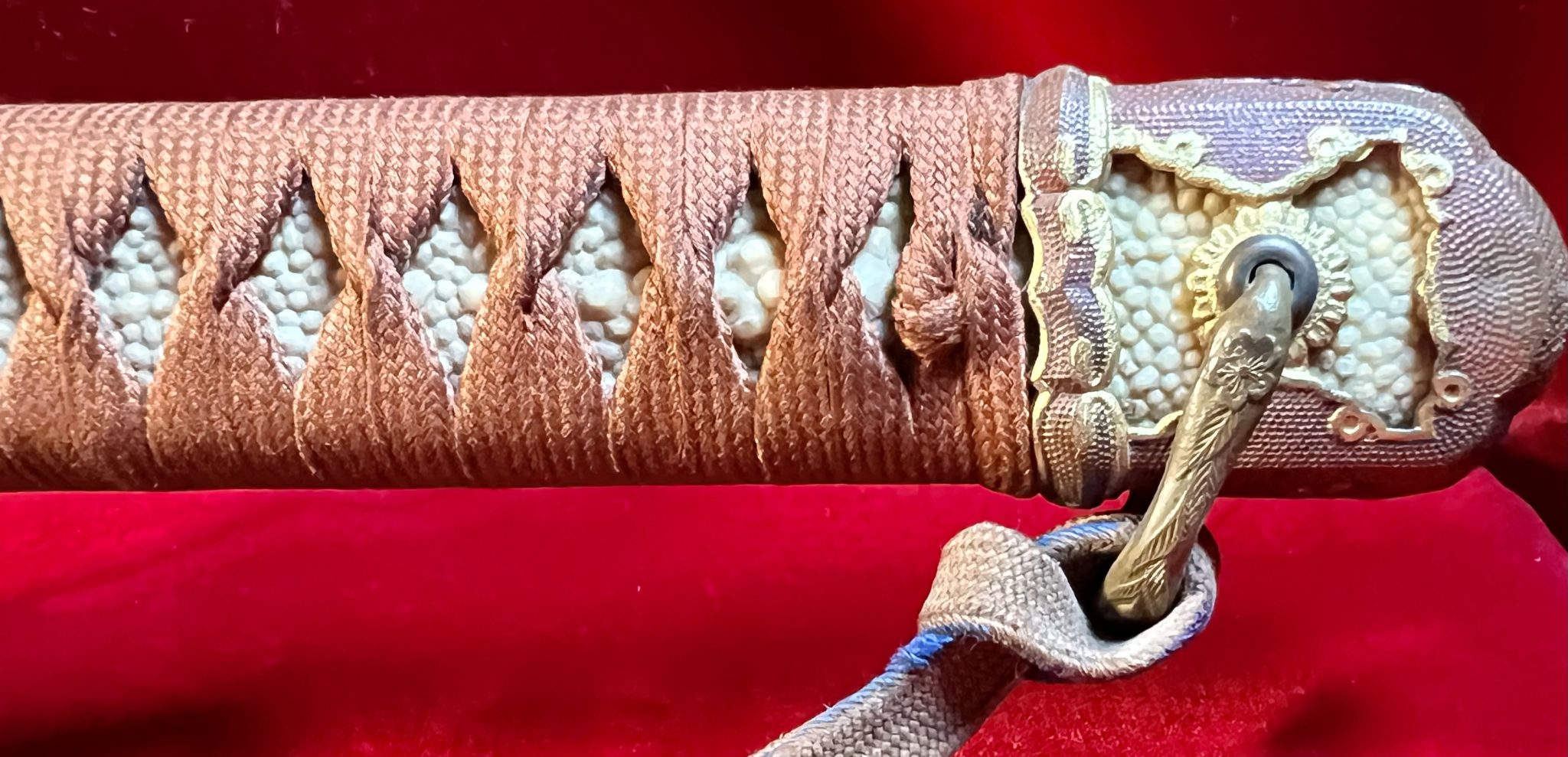 SOLD EXCEPTIONAL JAPANESE ARMY OFFICERS SHIN GUNTO SWORD, WITH TASSEL ...