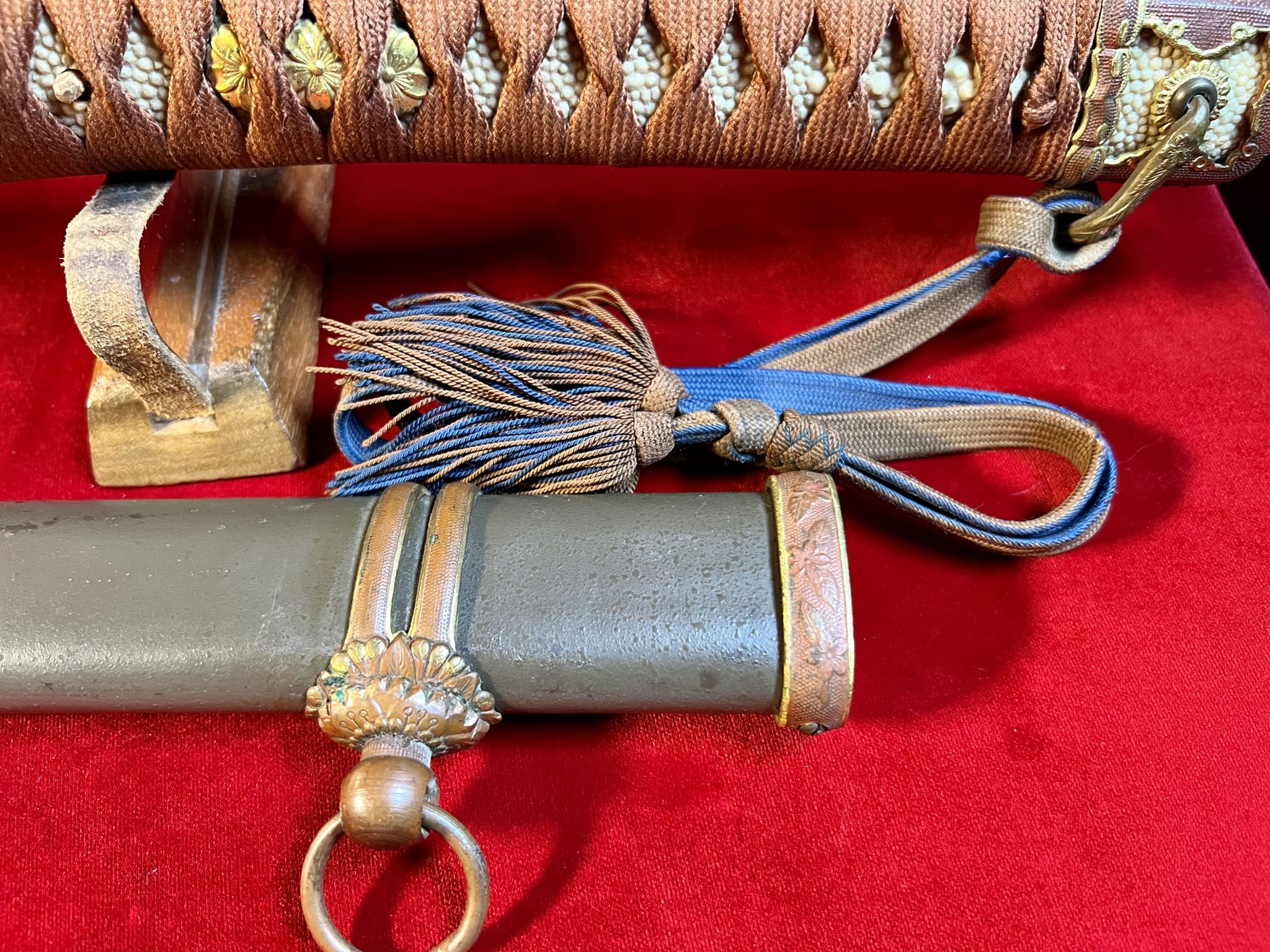 SOLD EXCEPTIONAL JAPANESE ARMY OFFICERS SHIN GUNTO SWORD, WITH TASSEL ...