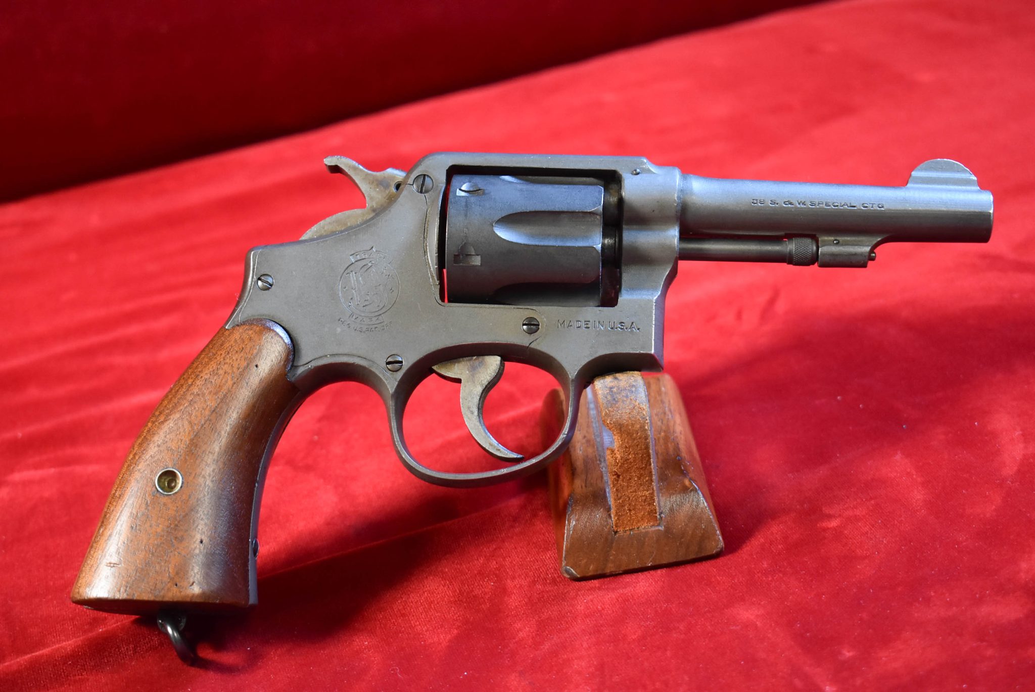 SOLD TUE OCT 8, VERY CHOICE, US WWII NAVY ISSUED SMITH & WESSON VICTORY ...